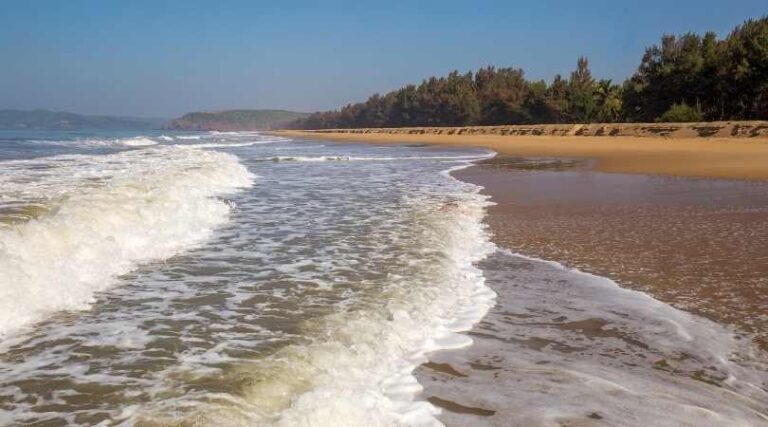 Ultimate Kumta Travel Guide: Beaches, Temples & More